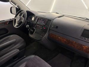 Black Volkswagen Multivan 2011 in Marijampole, with an engine capacity of 1.97 L and mileage of 213 thousand km for 14350 €, photo 5 on AUTOMOTO.COM.LV