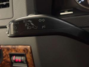 Black Volkswagen Multivan 2011 in Marijampole, with an engine capacity of 1.97 L and mileage of 213 thousand km for 14350 €, photo 18 on AUTOMOTO.COM.LV
