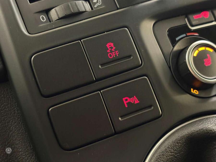 Black Volkswagen Multivan 2011 in Marijampole, with an engine capacity of 1.97 L and mileage of 213 thousand km for 14350 €, photo 23 on AUTOMOTO.COM.LV