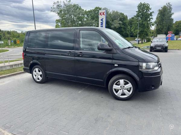 Melns Volkswagen Multivan 2011 Viļņa, ar dzinēja tilpumu 1.97 L un nobraukumu 284 tūkst. km par 13800 €, foto 2 vietnē AUTOMOTO.COM.LV