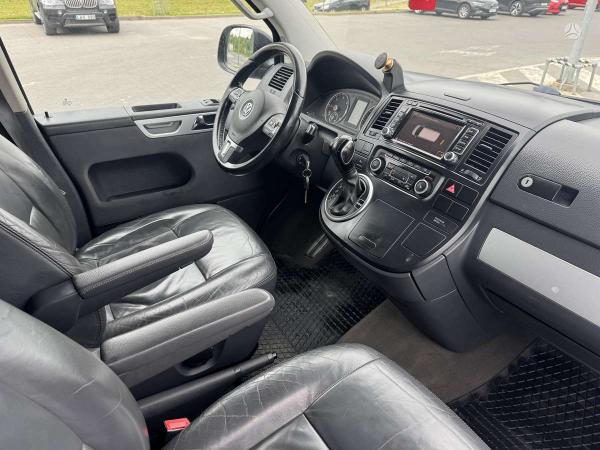 Melns Volkswagen Multivan 2011 Viļņa, ar dzinēja tilpumu 1.97 L un nobraukumu 284 tūkst. km par 13800 €, foto 10 vietnē AUTOMOTO.COM.LV