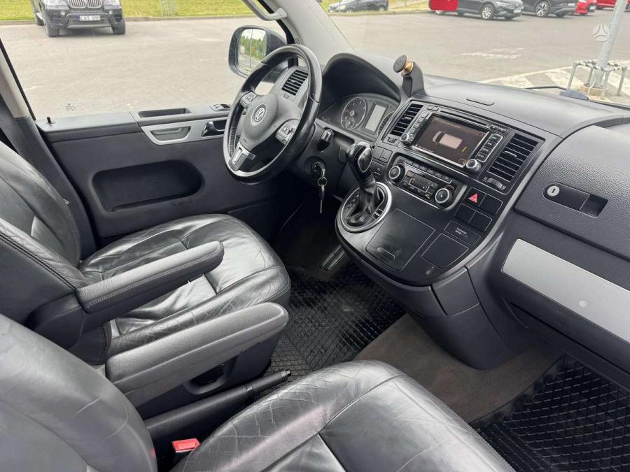 Melns Volkswagen Multivan 2011 Viļņa, ar dzinēja tilpumu 1.97 L un nobraukumu 284 tūkst. km par 13800 €, foto 11 vietnē AUTOMOTO.COM.LV