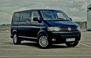 Black Volkswagen Multivan 2011 in Vilnius, with an engine capacity of 2.00 L and mileage of 199 thousand km for 14950 €, photo 7 on AUTOMOTO.COM.LV