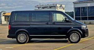 Black Volkswagen Multivan 2011 in Vilnius, with an engine capacity of 2.00 L and mileage of 199 thousand km for 14950 €, photo 16 on AUTOMOTO.COM.LV