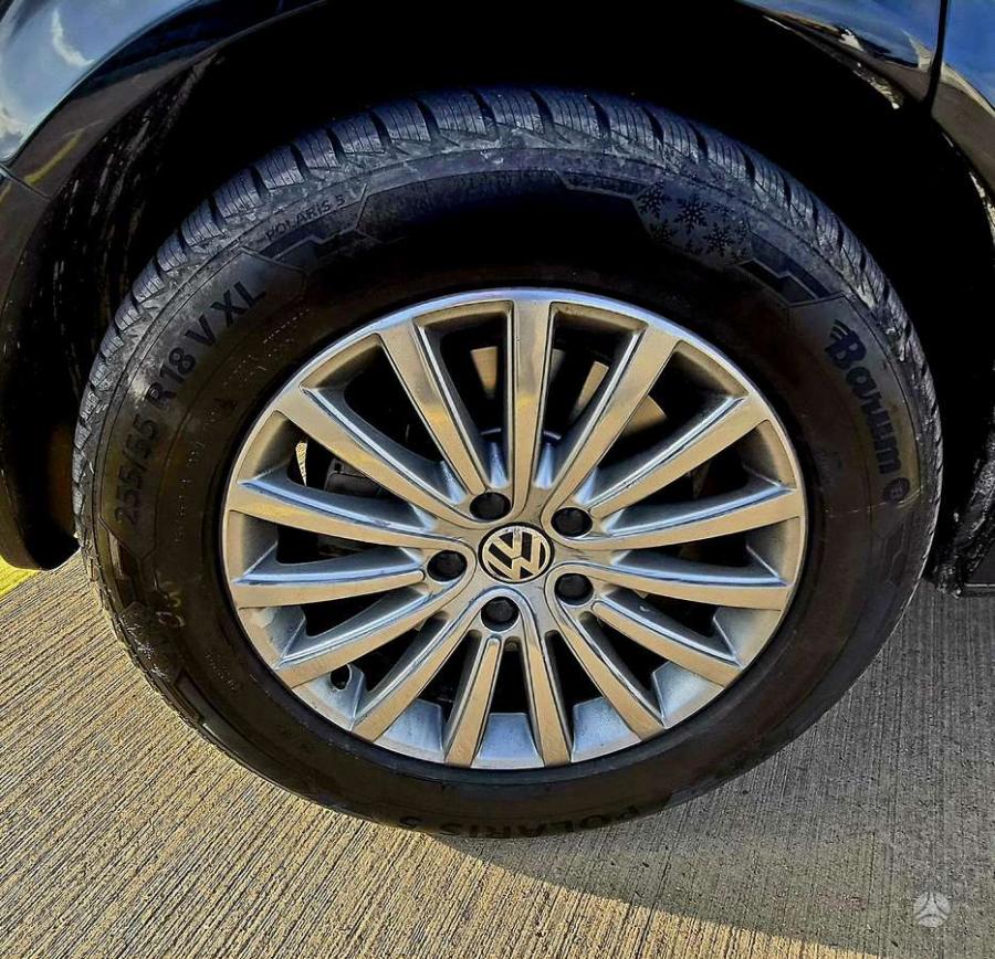 Black Volkswagen Multivan 2011 in Vilnius, with an engine capacity of 2.00 L and mileage of 199 thousand km for 14950 €, photo 20 on AUTOMOTO.COM.LV