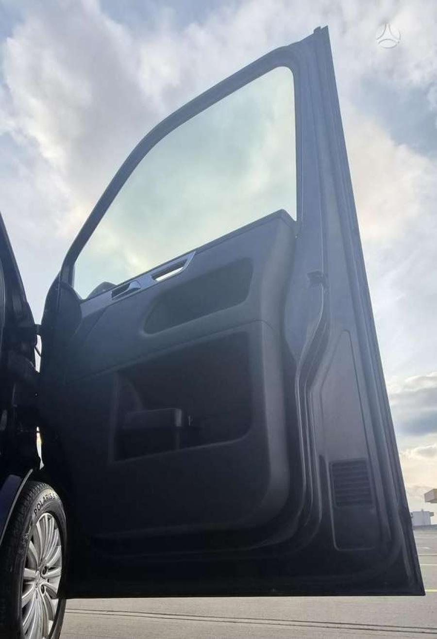 Black Volkswagen Multivan 2011 in Vilnius, with an engine capacity of 2.00 L and mileage of 199 thousand km for 14950 €, photo 23 on AUTOMOTO.COM.LV