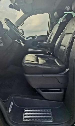 Black Volkswagen Multivan 2011 in Vilnius, with an engine capacity of 2.00 L and mileage of 199 thousand km for 14950 €, photo 24 on AUTOMOTO.COM.LV