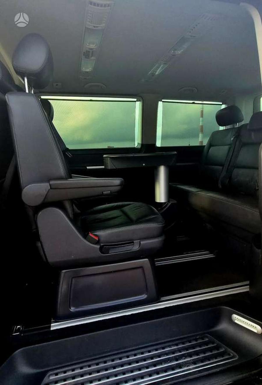 Black Volkswagen Multivan 2011 in Vilnius, with an engine capacity of 2.00 L and mileage of 199 thousand km for 14950 €, photo 25 on AUTOMOTO.COM.LV