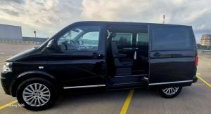 Black Volkswagen Multivan 2011 in Vilnius, with an engine capacity of 2.00 L and mileage of 199 thousand km for 14950 €, photo 26 on AUTOMOTO.COM.LV