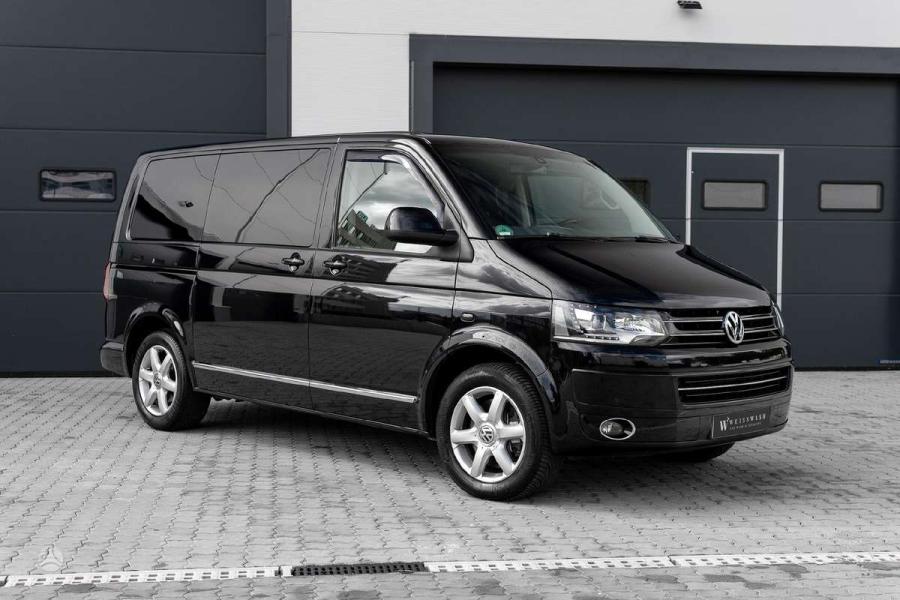 Melns Volkswagen Multivan 2012 Rīga, ar dzinēja tilpumu 2.00 L un nobraukumu 230 tūkst. km par 17999 €, foto 3 vietnē AUTOMOTO.COM.LV