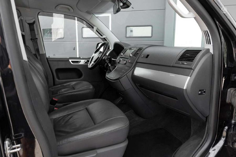 Melns Volkswagen Multivan 2012 Rīga, ar dzinēja tilpumu 2.00 L un nobraukumu 230 tūkst. km par 17999 €, foto 16 vietnē AUTOMOTO.COM.LV
