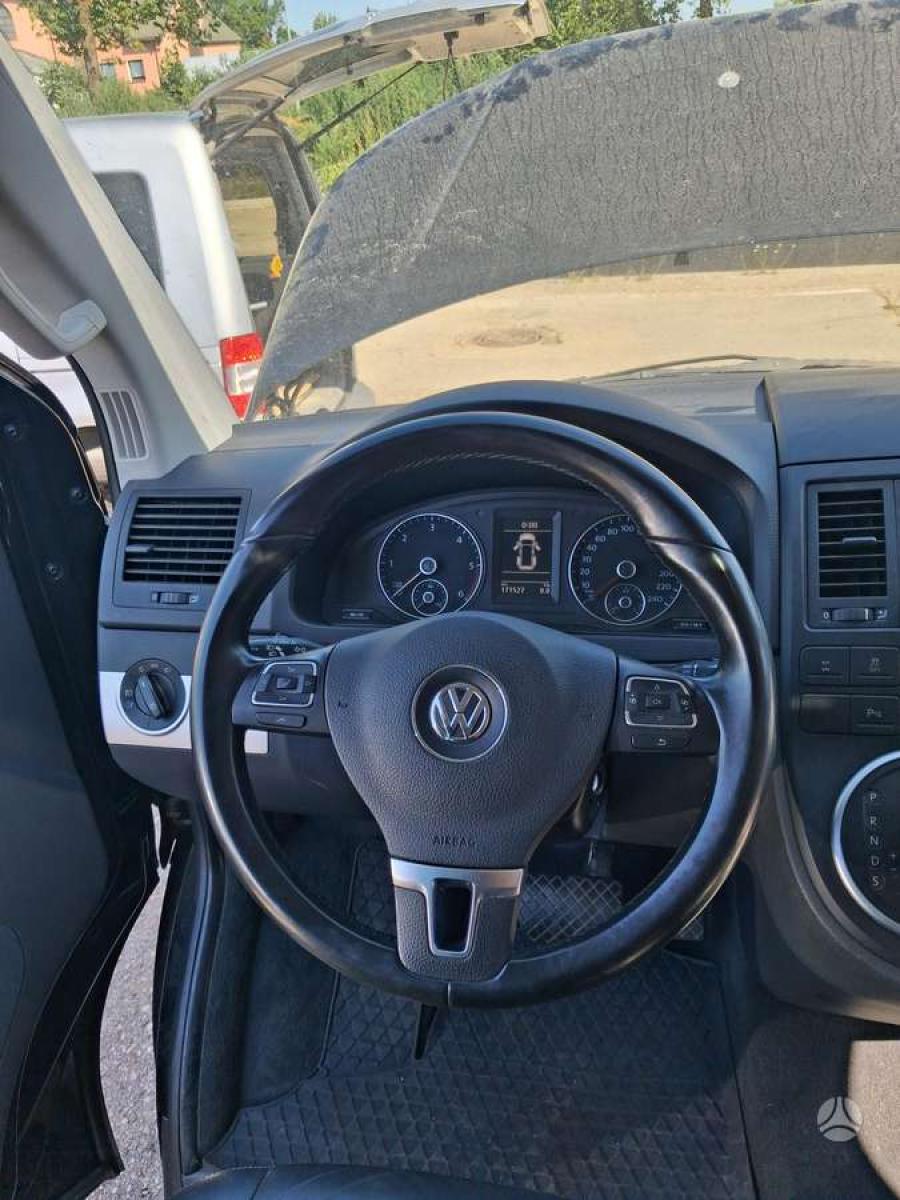 Melns Volkswagen Multivan 2013 Rokiškis, ar dzinēja tilpumu 2.00 L un nobraukumu 171 tūkst. km par 16600 €, foto 23 vietnē AUTOMOTO.COM.LV