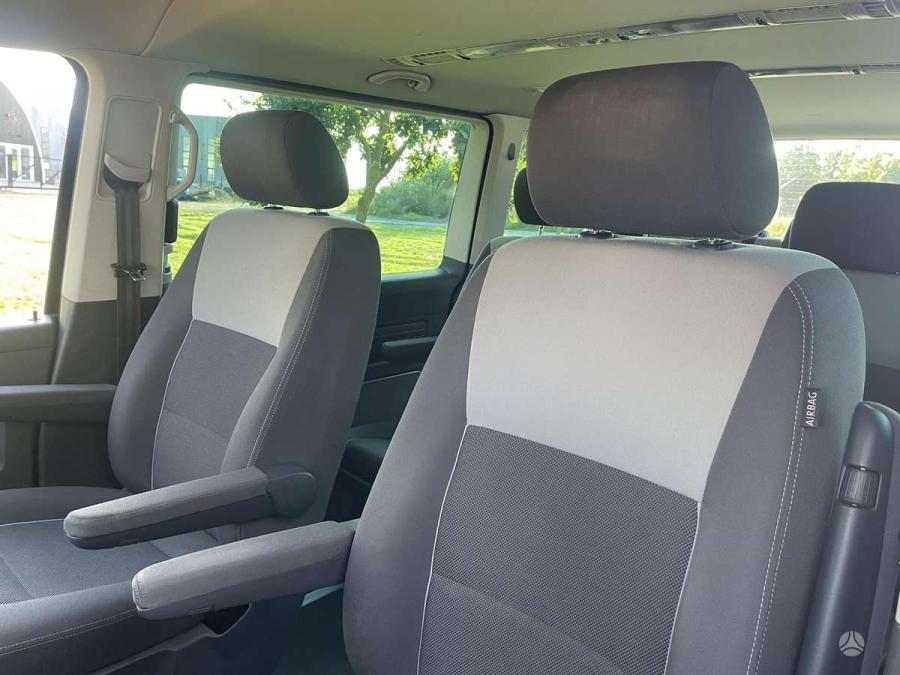 Melns Volkswagen Multivan 2013 Kauņa, ar dzinēja tilpumu 1.97 L un nobraukumu 186 tūkst. km par 13950 €, foto 14 vietnē AUTOMOTO.COM.LV