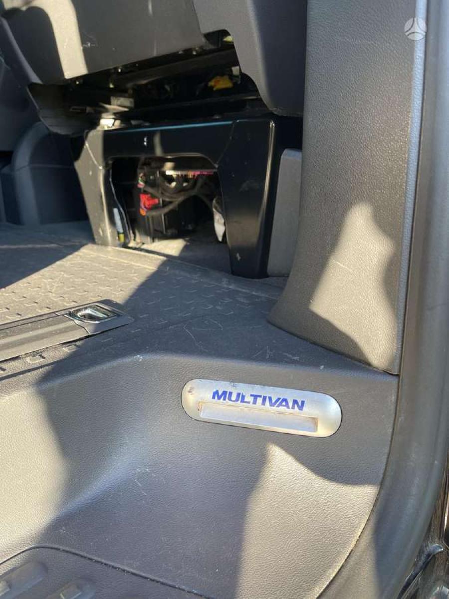 Melns Volkswagen Multivan 2013 Kauņa, ar dzinēja tilpumu 1.97 L un nobraukumu 186 tūkst. km par 13950 €, foto 27 vietnē AUTOMOTO.COM.LV