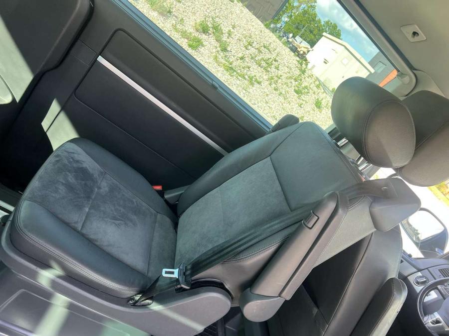 Melns Volkswagen Multivan 2014 Kauņa, ar dzinēja tilpumu 2.00 L un nobraukumu 289 tūkst. km par 11850 €, foto 17 vietnē AUTOMOTO.COM.LV