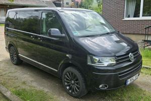 Black Volkswagen Multivan 2014 in Vilnius, with an engine capacity of 2.00 L and mileage of 320 thousand km for 16000 €, photo 3 on AUTOMOTO.COM.LV