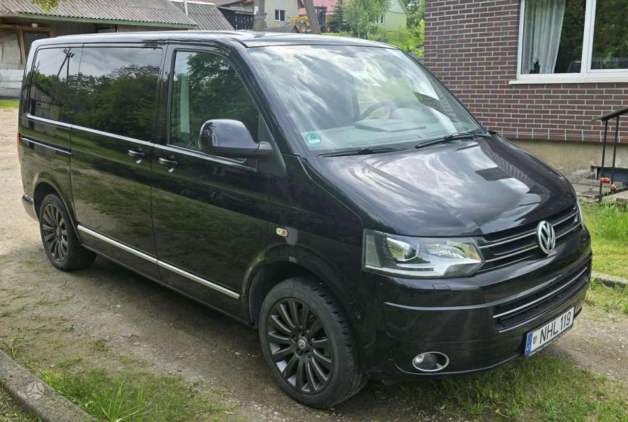 Black Volkswagen Multivan 2014 in Vilnius, with an engine capacity of 2.00 L and mileage of 320 thousand km for 16000 €, photo 3 on AUTOMOTO.COM.LV