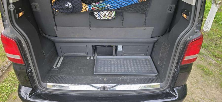 Black Volkswagen Multivan 2014 in Vilnius, with an engine capacity of 2.00 L and mileage of 320 thousand km for 16000 €, photo 7 on AUTOMOTO.COM.LV
