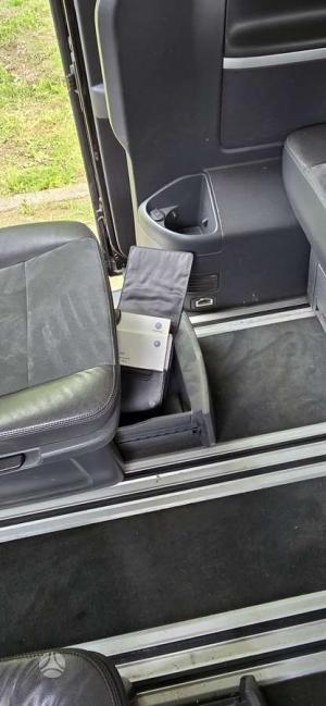 Black Volkswagen Multivan 2014 in Vilnius, with an engine capacity of 2.00 L and mileage of 320 thousand km for 16000 €, photo 9 on AUTOMOTO.COM.LV