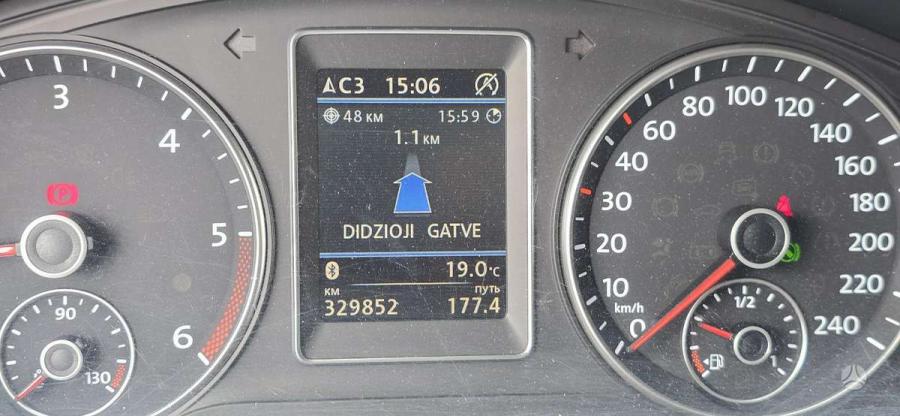 Black Volkswagen Multivan 2014 in Vilnius, with an engine capacity of 2.00 L and mileage of 320 thousand km for 16000 €, photo 14 on AUTOMOTO.COM.LV