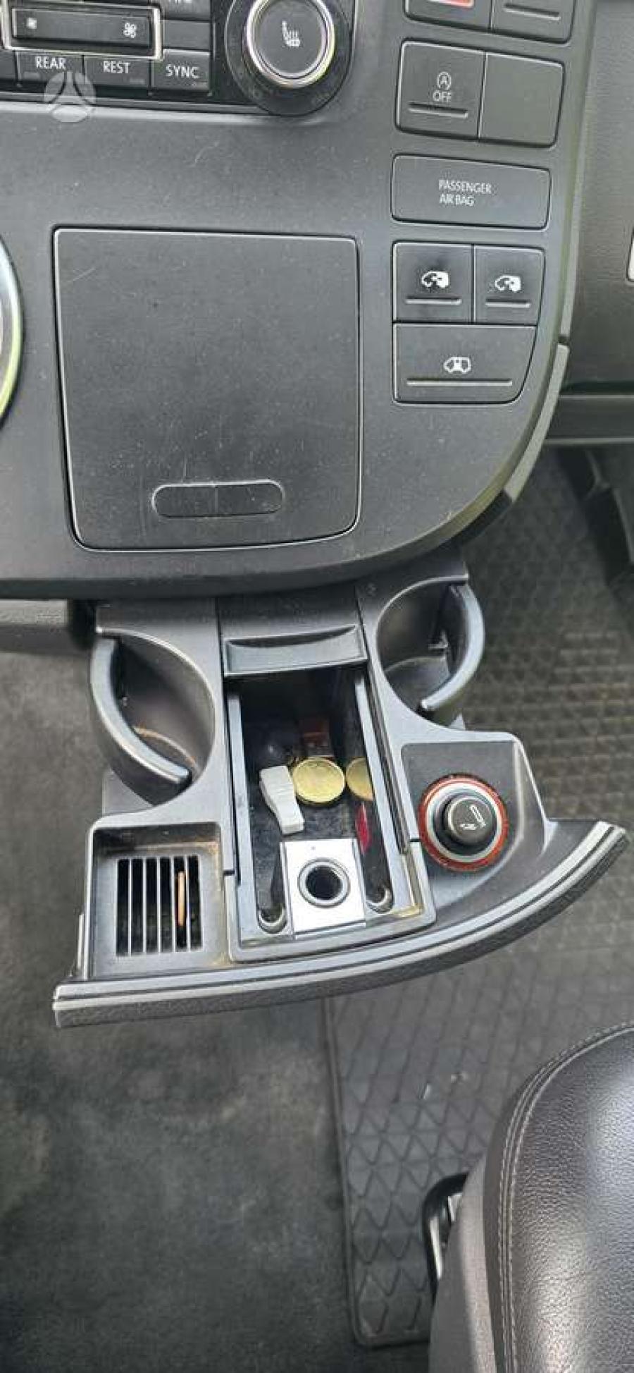 Black Volkswagen Multivan 2014 in Vilnius, with an engine capacity of 2.00 L and mileage of 320 thousand km for 16000 €, photo 21 on AUTOMOTO.COM.LV