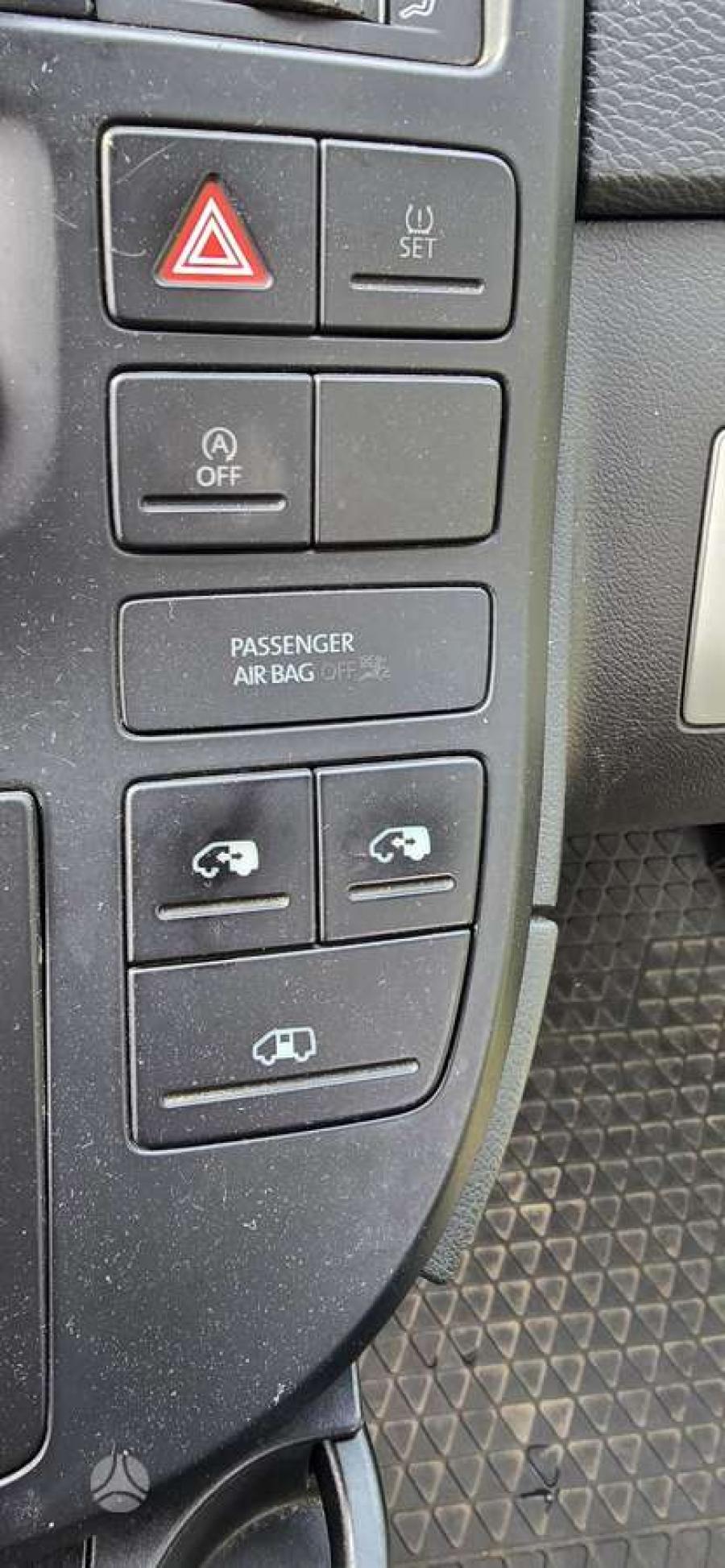 Black Volkswagen Multivan 2014 in Vilnius, with an engine capacity of 2.00 L and mileage of 320 thousand km for 16000 €, photo 22 on AUTOMOTO.COM.LV