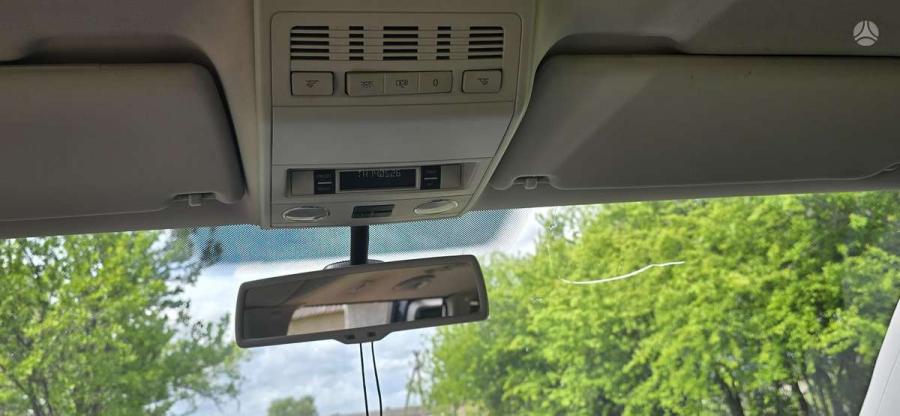 Black Volkswagen Multivan 2014 in Vilnius, with an engine capacity of 2.00 L and mileage of 320 thousand km for 16000 €, photo 33 on AUTOMOTO.COM.LV