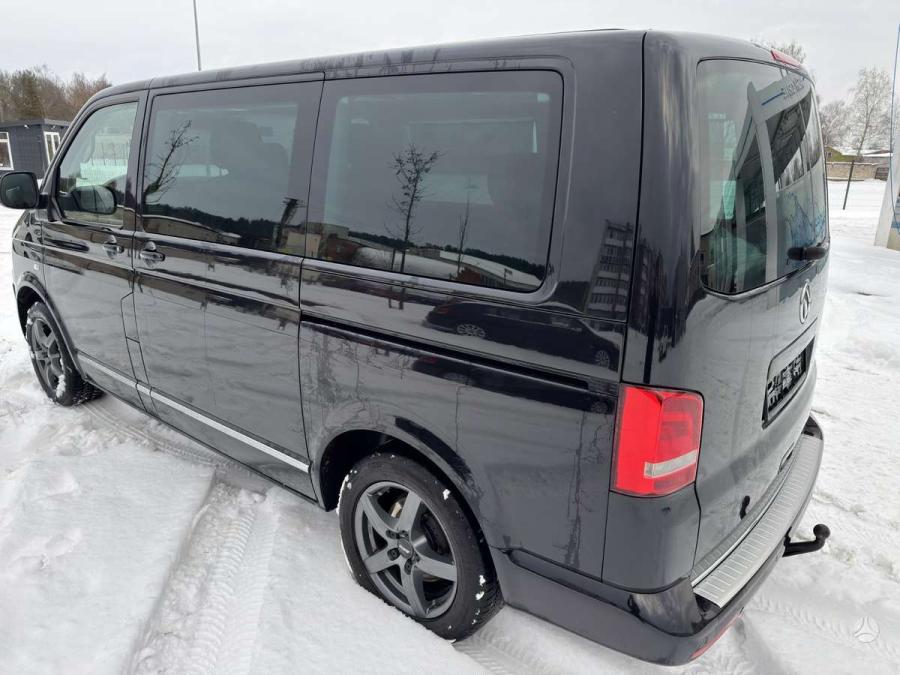Melns Volkswagen Multivan 2015 Prienai, ar dzinēja tilpumu 2.00 L un nobraukumu 289 tūkst. km par 16100 €, foto 4 vietnē AUTOMOTO.COM.LV