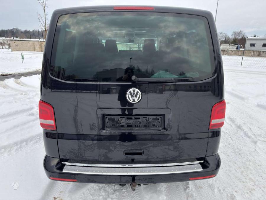 Melns Volkswagen Multivan 2015 Prienai, ar dzinēja tilpumu 2.00 L un nobraukumu 289 tūkst. km par 16100 €, foto 5 vietnē AUTOMOTO.COM.LV
