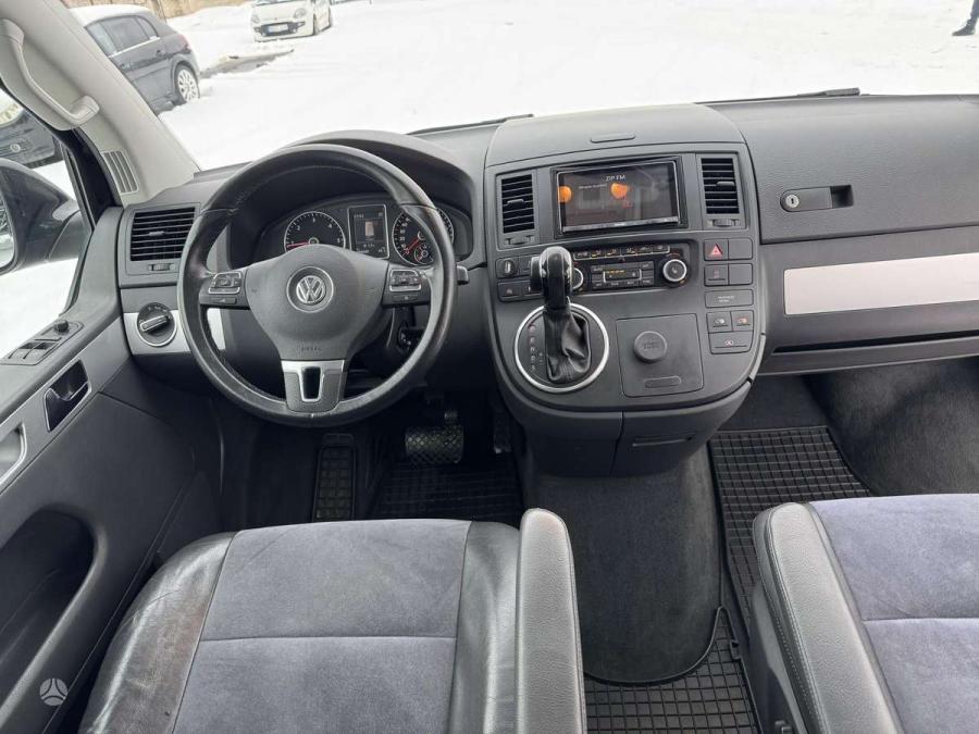 Melns Volkswagen Multivan 2015 Prienai, ar dzinēja tilpumu 2.00 L un nobraukumu 289 tūkst. km par 16100 €, foto 7 vietnē AUTOMOTO.COM.LV