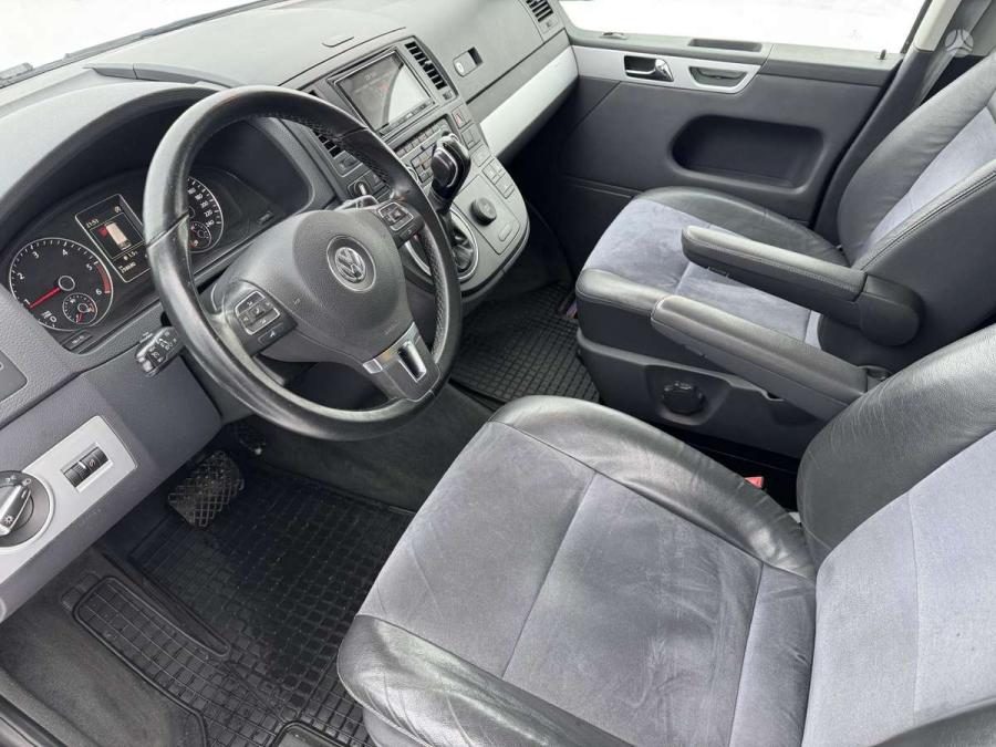 Melns Volkswagen Multivan 2015 Prienai, ar dzinēja tilpumu 2.00 L un nobraukumu 289 tūkst. km par 16100 €, foto 11 vietnē AUTOMOTO.COM.LV