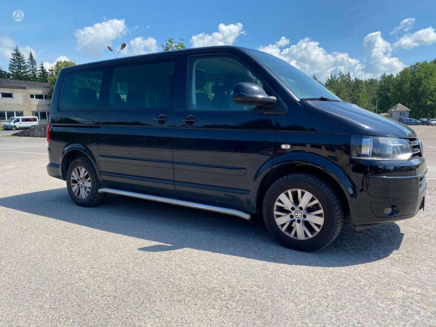 Black Volkswagen Multivan 2015 in Raseiniai, with an engine capacity of 2.00 L and mileage of 418 thousand km for 13300 €, photo 1 on AUTOMOTO.COM.LV