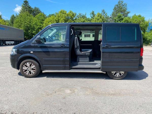Melns Volkswagen Multivan 2015 Raseiniai, ar dzinēja tilpumu 2.00 L un nobraukumu 418 tūkst. km par 13300 €, foto 3 vietnē AUTOMOTO.COM.LV