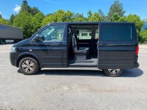 Black Volkswagen Multivan 2015 in Raseiniai, with an engine capacity of 2.00 L and mileage of 418 thousand km for 13300 €, photo 4 on AUTOMOTO.COM.LV