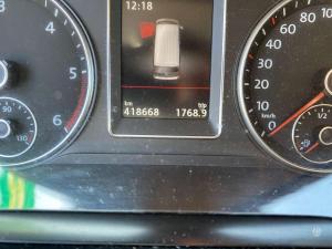 Black Volkswagen Multivan 2015 in Raseiniai, with an engine capacity of 2.00 L and mileage of 418 thousand km for 13300 €, photo 14 on AUTOMOTO.COM.LV