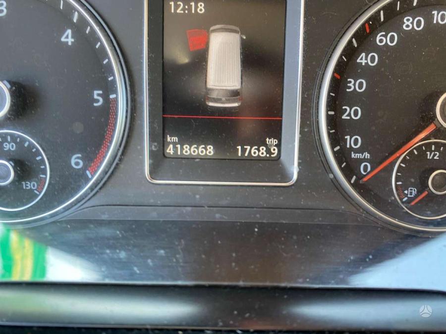 Black Volkswagen Multivan 2015 in Raseiniai, with an engine capacity of 2.00 L and mileage of 418 thousand km for 13300 €, photo 14 on AUTOMOTO.COM.LV