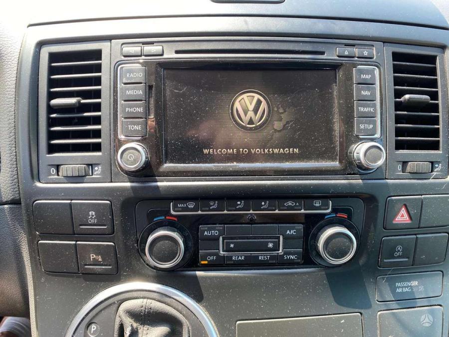 Black Volkswagen Multivan 2015 in Raseiniai, with an engine capacity of 2.00 L and mileage of 418 thousand km for 13300 €, photo 16 on AUTOMOTO.COM.LV