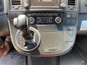 Black Volkswagen Multivan 2015 in Raseiniai, with an engine capacity of 2.00 L and mileage of 418 thousand km for 13300 €, photo 17 on AUTOMOTO.COM.LV
