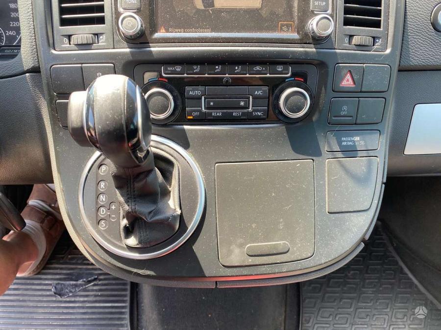 Black Volkswagen Multivan 2015 in Raseiniai, with an engine capacity of 2.00 L and mileage of 418 thousand km for 13300 €, photo 17 on AUTOMOTO.COM.LV