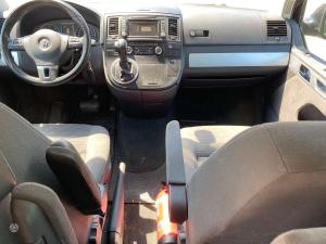 Black Volkswagen Multivan 2015 in Raseiniai, with an engine capacity of 2.00 L and mileage of 418 thousand km for 13300 €, photo 19 on AUTOMOTO.COM.LV
