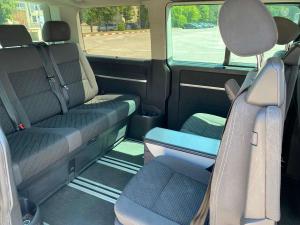 Black Volkswagen Multivan 2015 in Raseiniai, with an engine capacity of 2.00 L and mileage of 418 thousand km for 13300 €, photo 21 on AUTOMOTO.COM.LV