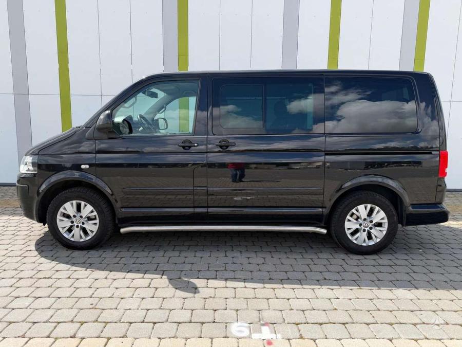 Melns Volkswagen Multivan 2015 Raseiniai, ar dzinēja tilpumu 2.00 L un nobraukumu 419 tūkst. km par 13500 €, foto 3 vietnē AUTOMOTO.COM.LV