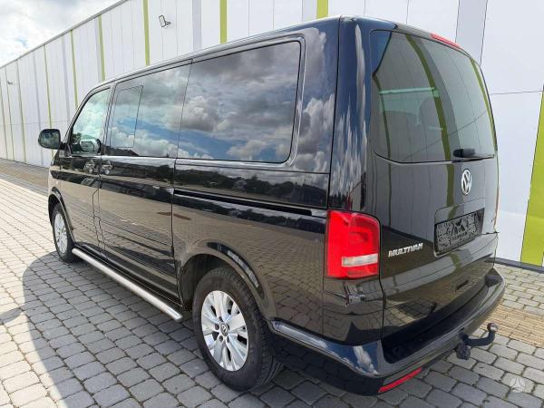 Black Volkswagen Multivan 2015 in Raseiniai, with an engine capacity of 2.00 L and mileage of 419 thousand km for 13500 €, photo 3 on AUTOMOTO.COM.LV
