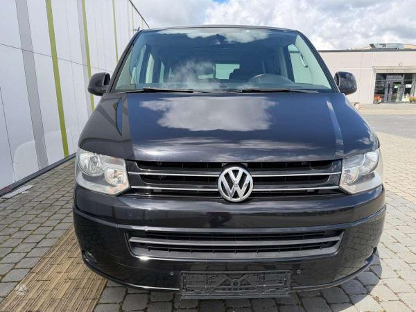 Black Volkswagen Multivan 2015 in Raseiniai, with an engine capacity of 2.00 L and mileage of 419 thousand km for 13500 €, photo 8 on AUTOMOTO.COM.LV