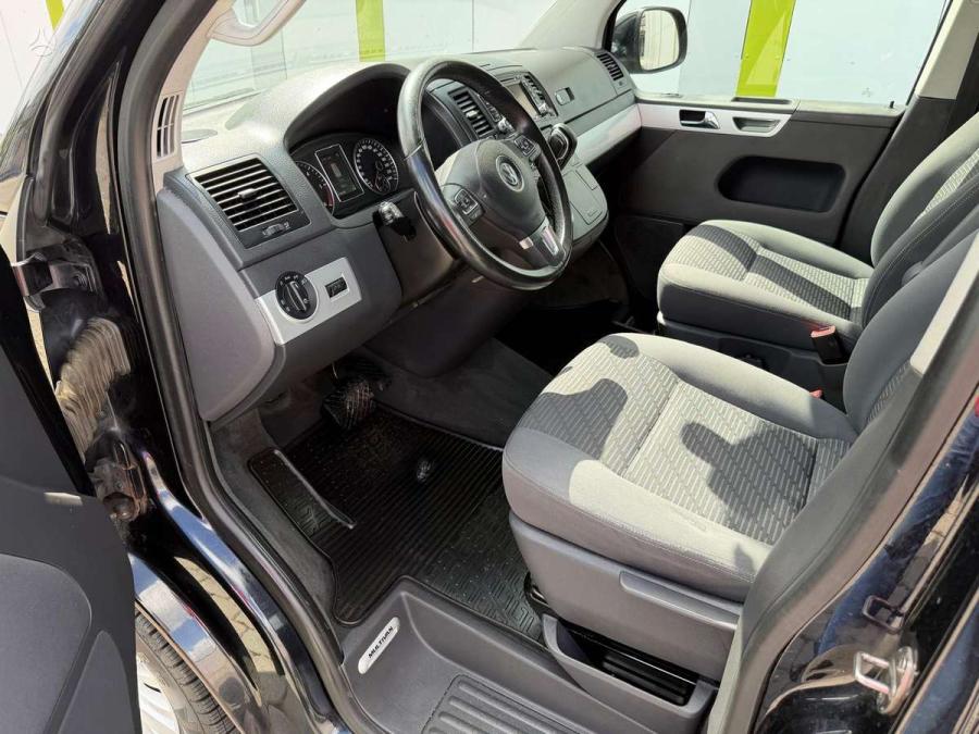 Melns Volkswagen Multivan 2015 Raseiniai, ar dzinēja tilpumu 2.00 L un nobraukumu 419 tūkst. km par 13500 €, foto 10 vietnē AUTOMOTO.COM.LV