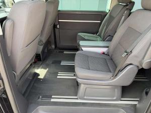 Melns Volkswagen Multivan 2015 Raseiniai, ar dzinēja tilpumu 2.00 L un nobraukumu 419 tūkst. km par 13500 €, foto 14 vietnē AUTOMOTO.COM.LV