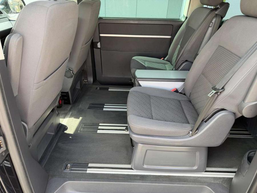 Melns Volkswagen Multivan 2015 Raseiniai, ar dzinēja tilpumu 2.00 L un nobraukumu 419 tūkst. km par 13500 €, foto 14 vietnē AUTOMOTO.COM.LV