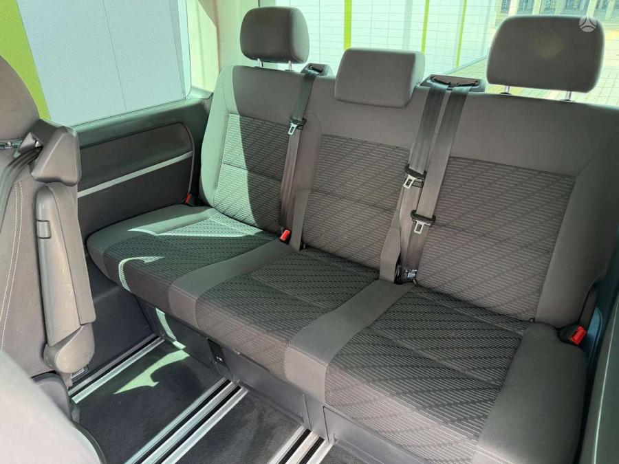 Melns Volkswagen Multivan 2015 Raseiniai, ar dzinēja tilpumu 2.00 L un nobraukumu 419 tūkst. km par 13500 €, foto 16 vietnē AUTOMOTO.COM.LV