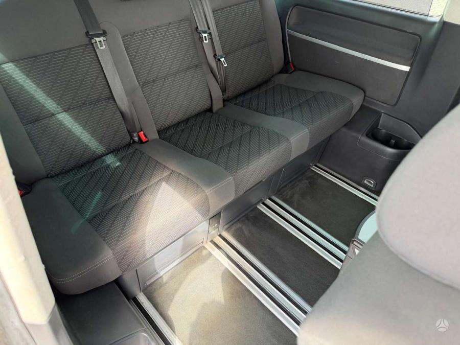 Melns Volkswagen Multivan 2015 Raseiniai, ar dzinēja tilpumu 2.00 L un nobraukumu 419 tūkst. km par 13500 €, foto 17 vietnē AUTOMOTO.COM.LV