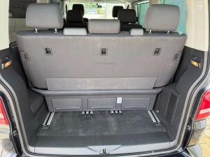 Melns Volkswagen Multivan 2015 Raseiniai, ar dzinēja tilpumu 2.00 L un nobraukumu 419 tūkst. km par 13500 €, foto 18 vietnē AUTOMOTO.COM.LV